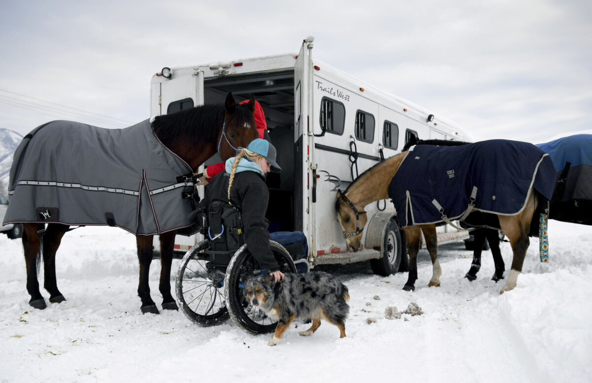 Barrel racer Amberley Snyder overcomes paralysis to earn pro card ...